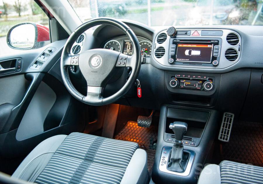 Sarkans Volkswagen Tiguan 2010 Cēsis, ar dzinēja tilpumu 2.00 L un nobraukumu 261 tūkst. km par 7350 €, foto 25 vietnē AUTOMOTO.COM.LV