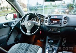Sarkans Volkswagen Tiguan 2010 Cēsis, ar dzinēja tilpumu 2.00 L un nobraukumu 261 tūkst. km par 7350 €, foto 26 vietnē AUTOMOTO.COM.LV