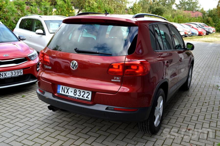 Red Volkswagen Tiguan 2012 in Riga, with an engine capacity of 1.40 L and mileage of 255 thousand km for 6990 €, photo 4 on AUTOMOTO.COM.LV