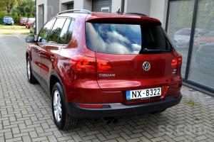 Red Volkswagen Tiguan 2012 in Riga, with an engine capacity of 1.40 L and mileage of 255 thousand km for 6990 €, photo 5 on AUTOMOTO.COM.LV