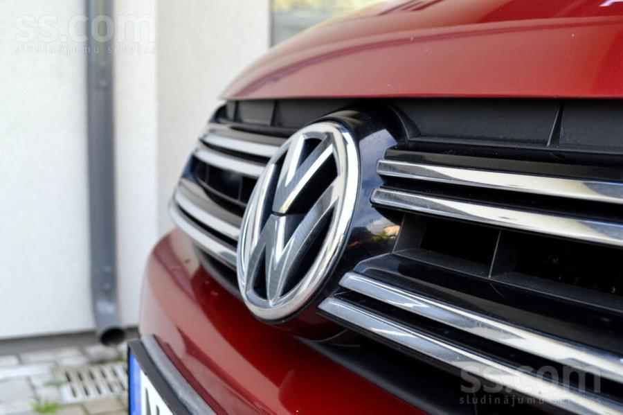 Red Volkswagen Tiguan 2012 in Riga, with an engine capacity of 1.40 L and mileage of 255 thousand km for 6990 €, photo 9 on AUTOMOTO.COM.LV