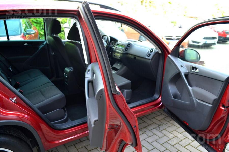Red Volkswagen Tiguan 2012 in Riga, with an engine capacity of 1.40 L and mileage of 255 thousand km for 6990 €, photo 12 on AUTOMOTO.COM.LV