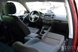Red Volkswagen Tiguan 2012 in Riga, with an engine capacity of 1.40 L and mileage of 255 thousand km for 6990 €, photo 13 on AUTOMOTO.COM.LV