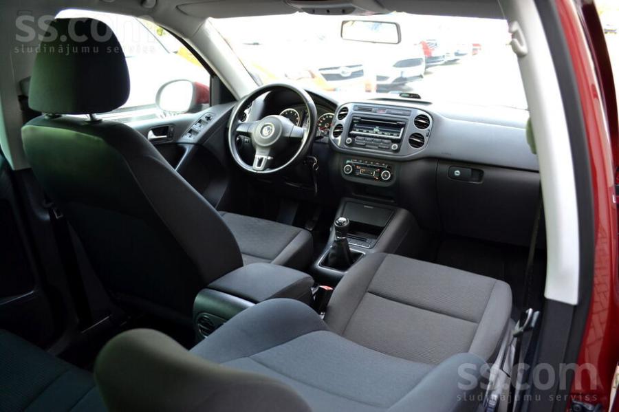 Red Volkswagen Tiguan 2012 in Riga, with an engine capacity of 1.40 L and mileage of 255 thousand km for 6990 €, photo 13 on AUTOMOTO.COM.LV