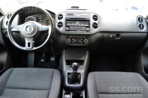 Red Volkswagen Tiguan 2012 in Riga, with an engine capacity of 1.40 L and mileage of 255 thousand km for 6990 €, photo 14 on AUTOMOTO.COM.LV
