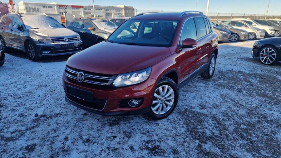 Sarkans Volkswagen Tiguan 2013 Marijampole, ar dzinēja tilpumu 1.97 L un nobraukumu 297 tūkst. km par 8290 €, foto 1 vietnē AUTOMOTO.COM.LV