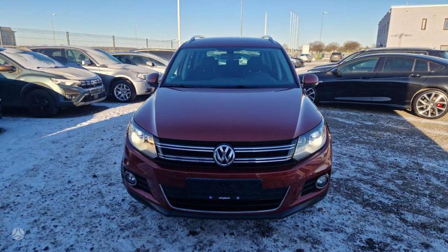 Sarkans Volkswagen Tiguan 2013 Marijampole, ar dzinēja tilpumu 1.97 L un nobraukumu 297 tūkst. km par 8290 €, foto 3 vietnē AUTOMOTO.COM.LV