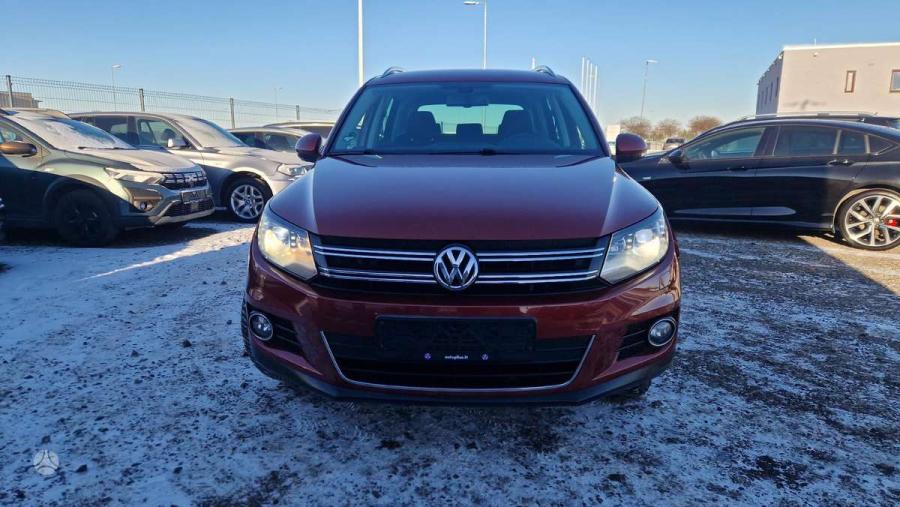Sarkans Volkswagen Tiguan 2013 Marijampole, ar dzinēja tilpumu 1.97 L un nobraukumu 297 tūkst. km par 8290 €, foto 4 vietnē AUTOMOTO.COM.LV