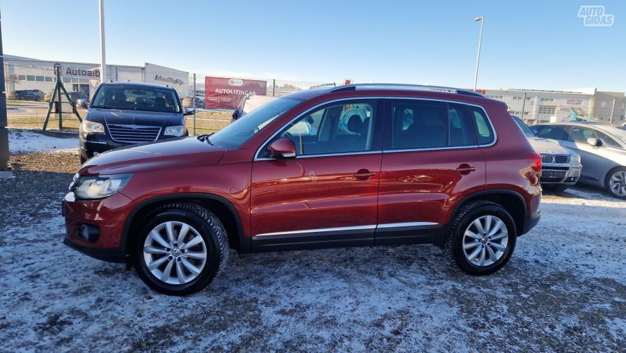 Red Volkswagen Tiguan 2013 in Marijampole, with an engine capacity of 2.00 L and mileage of 297 thousand km for 8290 €, photo 13 on AUTOMOTO.COM.LV