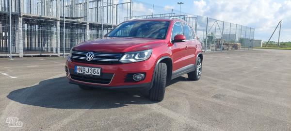 Red Volkswagen Tiguan 2013 in Panevezys, with an engine capacity of 2.00 L and mileage of 263 thousand km for 8500 €, photo 1 on AUTOMOTO.COM.LV