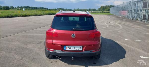 Red Volkswagen Tiguan 2013 in Panevezys, with an engine capacity of 2.00 L and mileage of 263 thousand km for 8500 €, photo 6 on AUTOMOTO.COM.LV