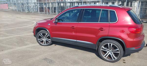 Red Volkswagen Tiguan 2013 in Panevezys, with an engine capacity of 2.00 L and mileage of 263 thousand km for 8500 €, photo 8 on AUTOMOTO.COM.LV
