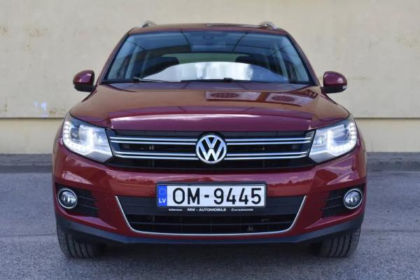 Red Volkswagen Tiguan 2013 in Talsi, with an engine capacity of 2.00 L and mileage of 224 thousand km for 9900 €, photo 3 on AUTOMOTO.COM.LV