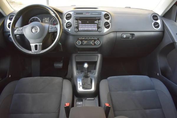 Red Volkswagen Tiguan 2013 in Talsi, with an engine capacity of 2.00 L and mileage of 224 thousand km for 9900 €, photo 7 on AUTOMOTO.COM.LV
