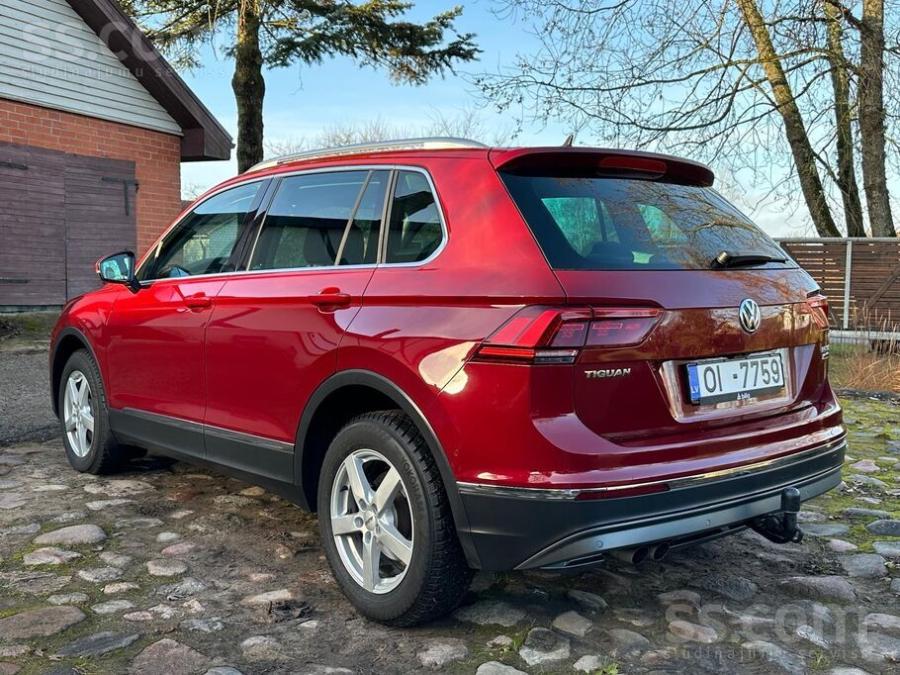 Red Volkswagen Tiguan 2016 in Saldus, with an engine capacity of 2.00 L and mileage of 237 thousand km for 15990 €, photo 5 on AUTOMOTO.COM.LV