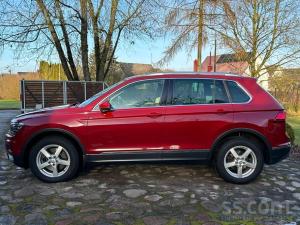 Red Volkswagen Tiguan 2016 in Saldus, with an engine capacity of 2.00 L and mileage of 237 thousand km for 15990 €, photo 6 on AUTOMOTO.COM.LV