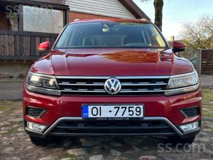 Red Volkswagen Tiguan 2016 in Saldus, with an engine capacity of 2.00 L and mileage of 237 thousand km for 15990 €, photo 8 on AUTOMOTO.COM.LV