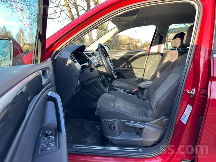 Red Volkswagen Tiguan 2016 in Saldus, with an engine capacity of 2.00 L and mileage of 237 thousand km for 15990 €, photo 12 on AUTOMOTO.COM.LV