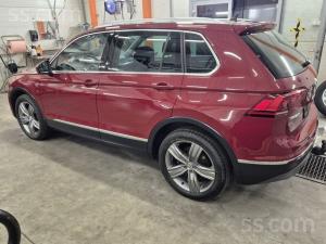 Red Volkswagen Tiguan 2016 in Saldus, with an engine capacity of 2.00 L and mileage of 237 thousand km for 15990 €, photo 28 on AUTOMOTO.COM.LV
