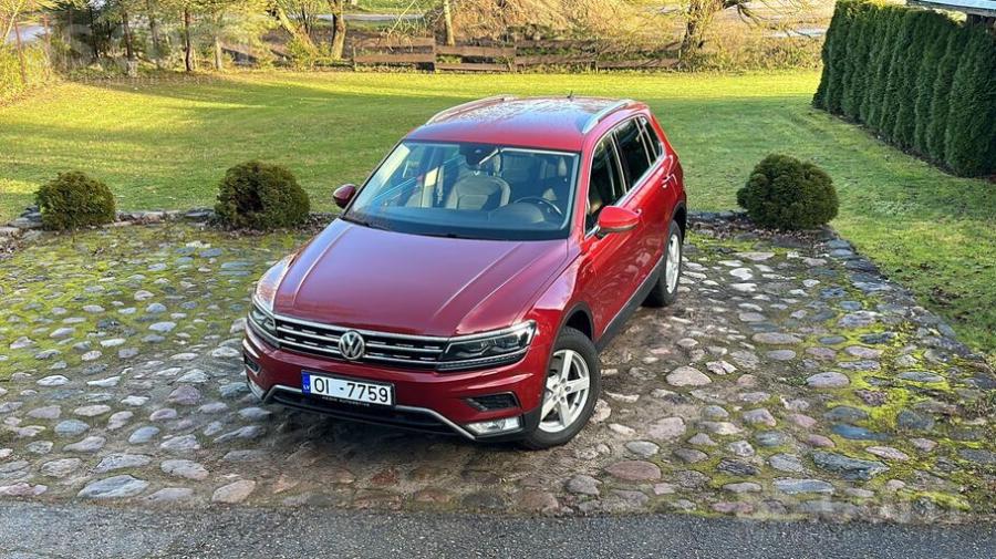 Red Volkswagen Tiguan 2016 in Saldus, with an engine capacity of 2.00 L and mileage of 237 thousand km for 15990 €, photo 32 on AUTOMOTO.COM.LV