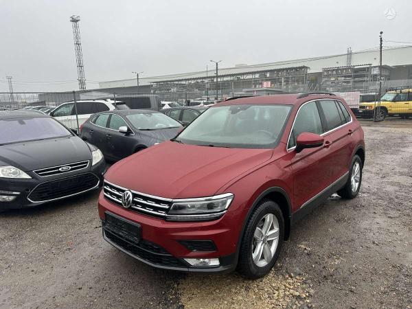 Red Volkswagen Tiguan 2016 in Kaunas, with an engine capacity of 1.97 L and mileage of 203 thousand km for 15950 €, photo 8 on AUTOMOTO.COM.LV