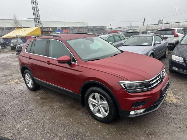 Red Volkswagen Tiguan 2016 in Kaunas, with an engine capacity of 1.97 L and mileage of 203 thousand km for 15950 €, photo 5 on AUTOMOTO.COM.LV