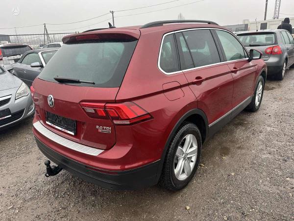 Red Volkswagen Tiguan 2016 in Kaunas, with an engine capacity of 1.97 L and mileage of 203 thousand km for 15950 €, photo 9 on AUTOMOTO.COM.LV