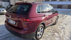 Red Volkswagen Tiguan 2016 in Telschi, with an engine capacity of 1.97 L and mileage of 222 thousand km for 15900 €, photo 4 on AUTOMOTO.COM.LV