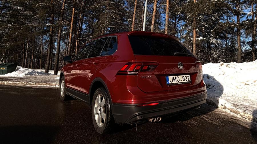 Sarkans Volkswagen Tiguan 2016 Viļņa, ar dzinēja tilpumu 2.00 L un nobraukumu 135 tūkst. km par 14900 €, foto 2 vietnē AUTOMOTO.COM.LV