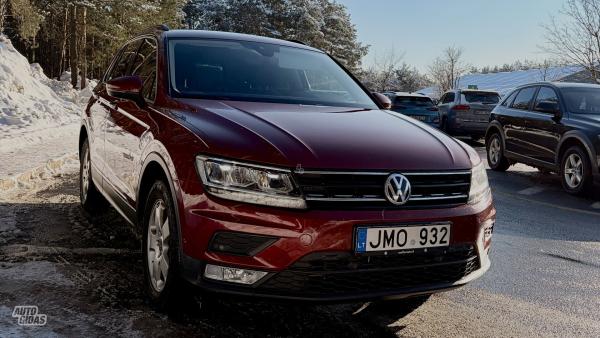 Red Volkswagen Tiguan 2016 in Vilnius, with an engine capacity of 2.00 L and mileage of 135 thousand km for 14900 €, photo 4 on AUTOMOTO.COM.LV