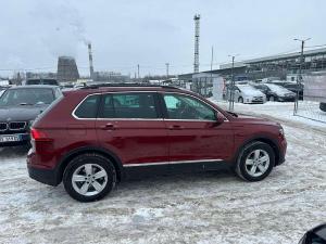 Red Volkswagen Tiguan 2016 in Kaunas, with an engine capacity of 1.97 L and mileage of 203 thousand km for 15900 €, photo 5 on AUTOMOTO.COM.LV