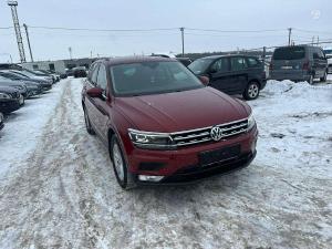 Red Volkswagen Tiguan 2016 in Kaunas, with an engine capacity of 1.97 L and mileage of 203 thousand km for 15900 €, photo 6 on AUTOMOTO.COM.LV