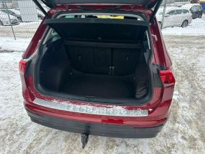 Red Volkswagen Tiguan 2016 in Kaunas, with an engine capacity of 1.97 L and mileage of 203 thousand km for 15900 €, photo 14 on AUTOMOTO.COM.LV