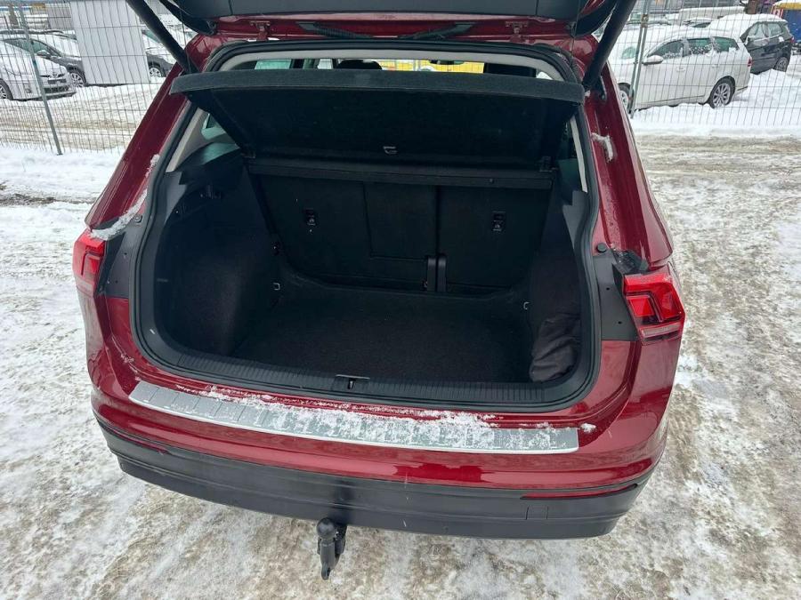 Red Volkswagen Tiguan 2016 in Kaunas, with an engine capacity of 1.97 L and mileage of 203 thousand km for 15900 €, photo 14 on AUTOMOTO.COM.LV