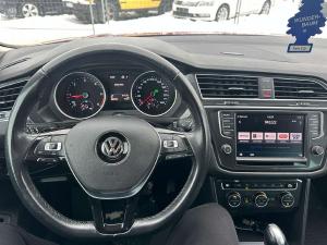 Red Volkswagen Tiguan 2016 in Kaunas, with an engine capacity of 1.97 L and mileage of 203 thousand km for 15900 €, photo 18 on AUTOMOTO.COM.LV