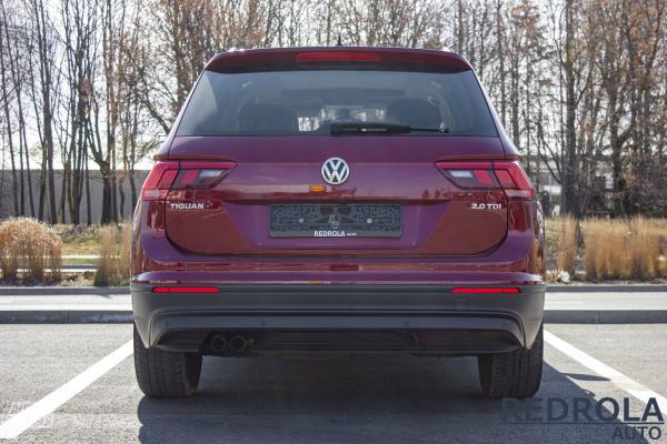 Red Volkswagen Tiguan 2016 in Kaunas, with an engine capacity of 2.00 L and mileage of 162 thousand km for 14900 €, photo 5 on AUTOMOTO.COM.LV