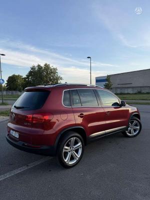 Sarkans Volkswagen Tiguan 2016 Kauņa, ar dzinēja tilpumu 1.97 L un nobraukumu 296 tūkst. km par 10499 €, foto 4 vietnē AUTOMOTO.COM.LV