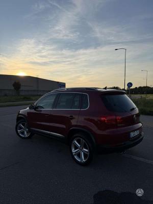 Sarkans Volkswagen Tiguan 2016 Kauņa, ar dzinēja tilpumu 1.97 L un nobraukumu 296 tūkst. km par 10499 €, foto 5 vietnē AUTOMOTO.COM.LV