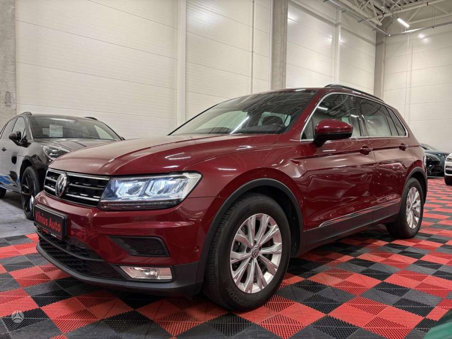 Red Volkswagen Tiguan 2016 in Vilnius, with an engine capacity of 1.40 L and mileage of 146 thousand km for 16490 €, photo 1 on AUTOMOTO.COM.LV