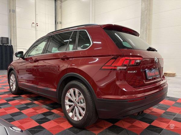 Red Volkswagen Tiguan 2016 in Vilnius, with an engine capacity of 1.40 L and mileage of 146 thousand km for 16490 €, photo 6 on AUTOMOTO.COM.LV