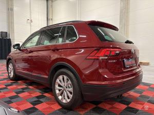 Red Volkswagen Tiguan 2016 in Vilnius, with an engine capacity of 1.40 L and mileage of 146 thousand km for 16490 €, photo 7 on AUTOMOTO.COM.LV
