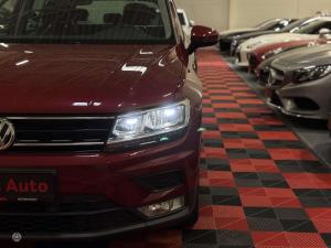 Red Volkswagen Tiguan 2016 in Vilnius, with an engine capacity of 1.40 L and mileage of 146 thousand km for 16490 €, photo 8 on AUTOMOTO.COM.LV
