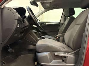 Red Volkswagen Tiguan 2016 in Vilnius, with an engine capacity of 1.40 L and mileage of 146 thousand km for 16490 €, photo 14 on AUTOMOTO.COM.LV