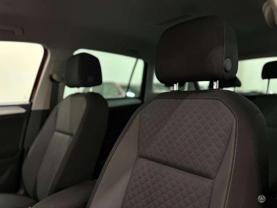 Red Volkswagen Tiguan 2016 in Vilnius, with an engine capacity of 1.40 L and mileage of 146 thousand km for 16490 €, photo 15 on AUTOMOTO.COM.LV