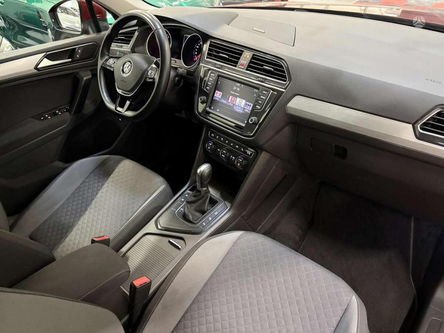 Red Volkswagen Tiguan 2016 in Vilnius, with an engine capacity of 1.40 L and mileage of 146 thousand km for 16490 €, photo 16 on AUTOMOTO.COM.LV