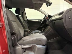 Red Volkswagen Tiguan 2016 in Vilnius, with an engine capacity of 1.40 L and mileage of 146 thousand km for 16490 €, photo 17 on AUTOMOTO.COM.LV