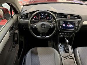 Red Volkswagen Tiguan 2016 in Vilnius, with an engine capacity of 1.40 L and mileage of 146 thousand km for 16490 €, photo 19 on AUTOMOTO.COM.LV