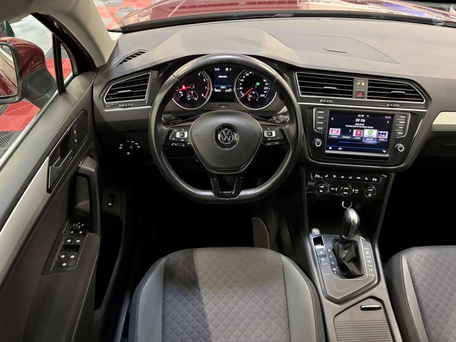 Red Volkswagen Tiguan 2016 in Vilnius, with an engine capacity of 1.40 L and mileage of 146 thousand km for 16490 €, photo 19 on AUTOMOTO.COM.LV