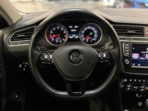 Red Volkswagen Tiguan 2016 in Vilnius, with an engine capacity of 1.40 L and mileage of 146 thousand km for 16490 €, photo 20 on AUTOMOTO.COM.LV