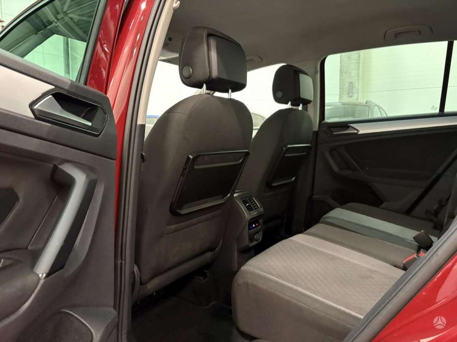 Red Volkswagen Tiguan 2016 in Vilnius, with an engine capacity of 1.40 L and mileage of 146 thousand km for 16490 €, photo 28 on AUTOMOTO.COM.LV